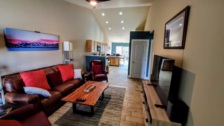 Comfort & Covenient 2bd/2bath W. Bozeman Townhome - Montana