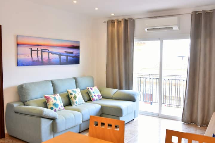 Costa Brava. Palamós.  2 Línea De Mar, 50m Playa. - Palamós