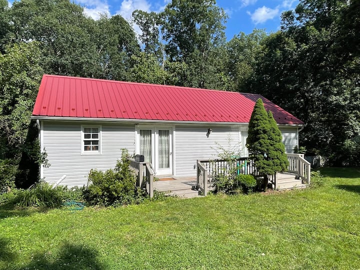 Holly Corner Cottage - Fredericksburg, VA