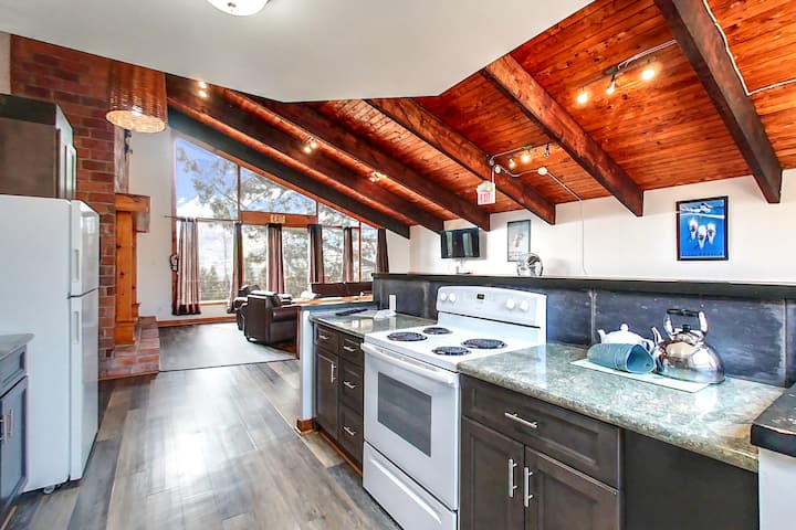 8 Bdrm Tyrolean Chalet/blue Mountain, Hottub/sauna - Collingwood