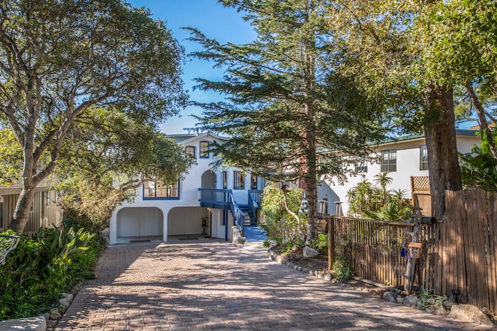 Lighthouse Cottage In Golden Rectangle - Monterrey, CA