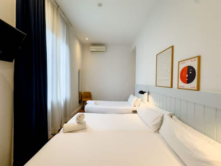 Beautiful Triple Room With Balcony Born - Barcelona