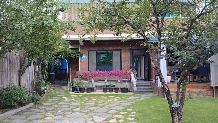 [전주] 주택 2층만 사용, 한옥마을 차로 10분, 취사 - Jeonju