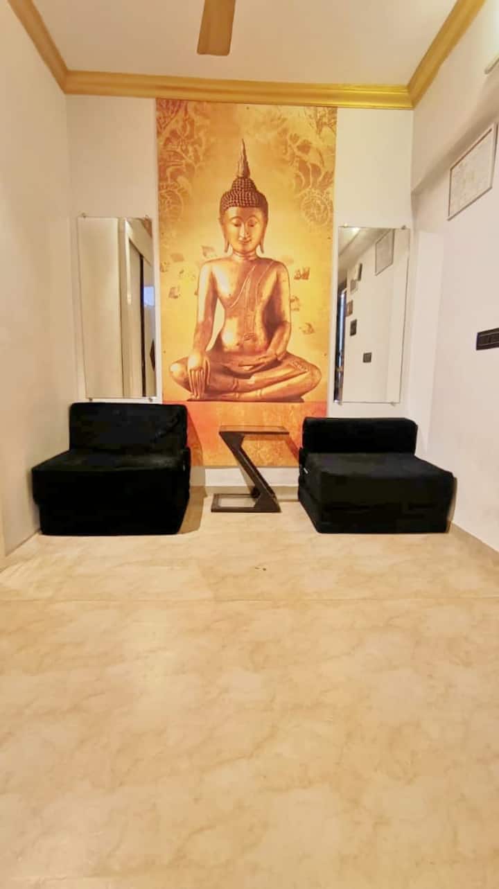 Serene And Comfortable Stay In Goregaon East - Mumbai (Bombay)
