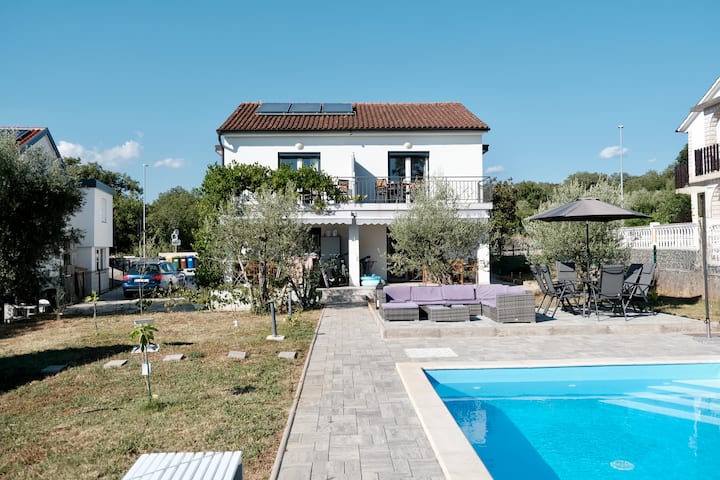 Modern Family Retreat, Pool & Beautiful Sea View 1 - Malinska