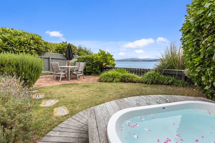 Wellington Eastbourne Beachfront Cottage Wi-fi - Wellington