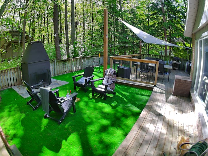 Southcott-private Beach-games-theatre Room - Grand Bend