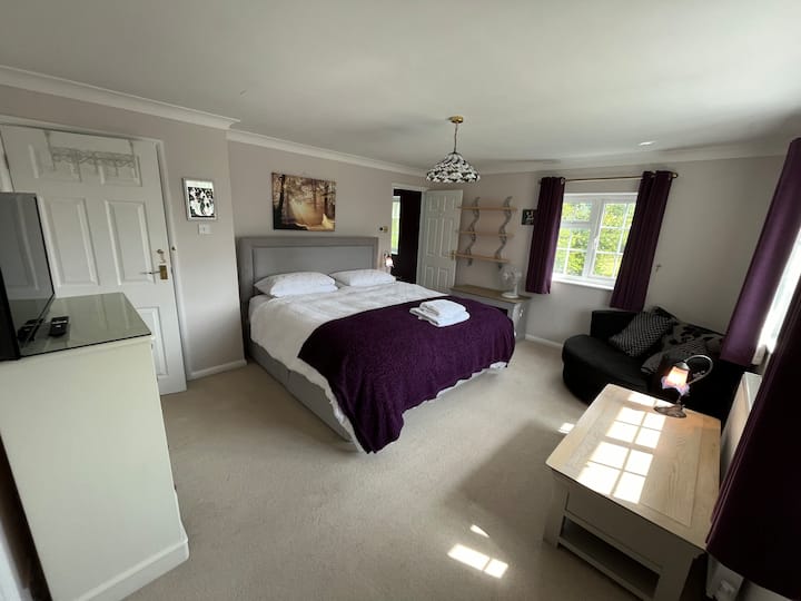 Farmhouse Style Property Stoke Poges Pink En-suite - Slough