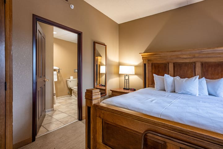 Chula Vista 2 Bedroom Condo With Free Waterpark! - Wisconsin Dells, WI