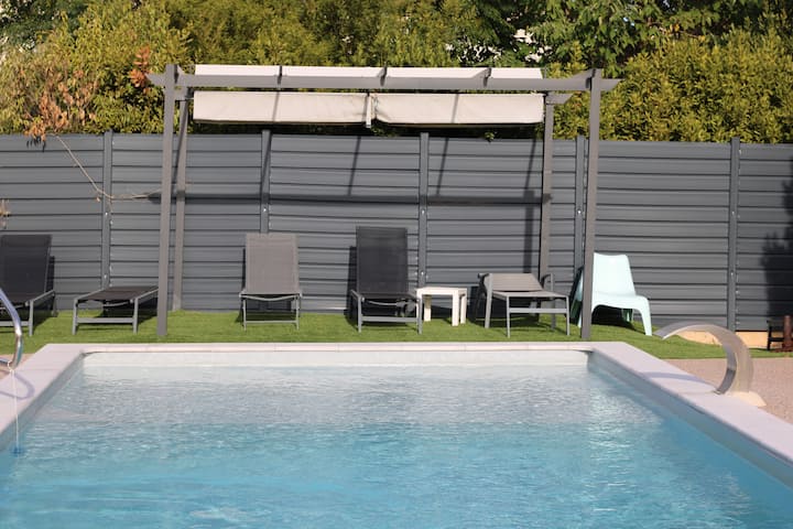 Mazets Provençal De Plain-pied Avec Piscine - Fontvieille