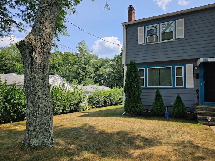 Relax! An Entire Suite For You In Weymouth, Ma. - Brockton, MA