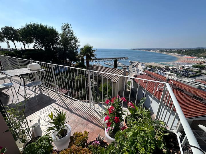 "Gro" Nel Cuore Di Numana, Panoramico Climatizzato - Numana