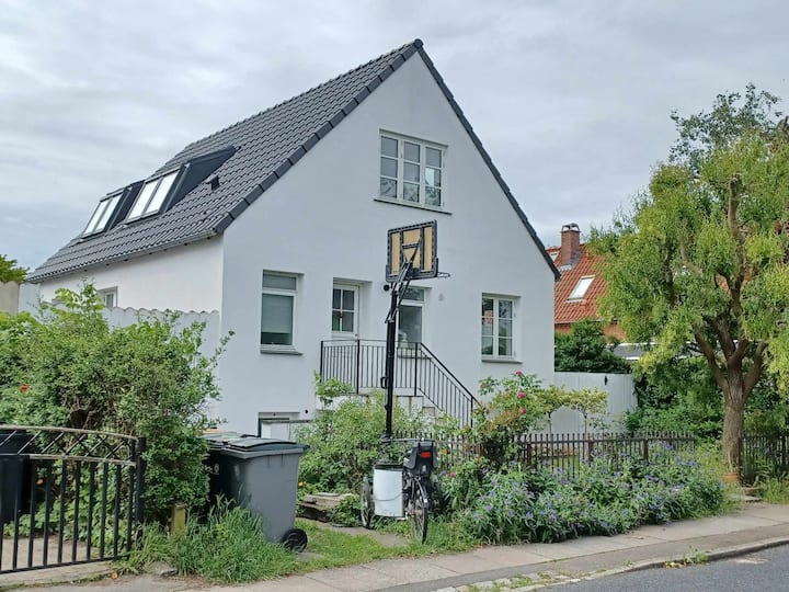 Elegant Copenhagen Villa Near City, Beach, Metro - Copenhagen