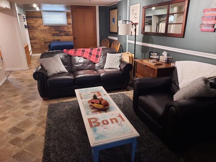 Lazy Days On Leir- Guest Suite (Licensed) - Penticton