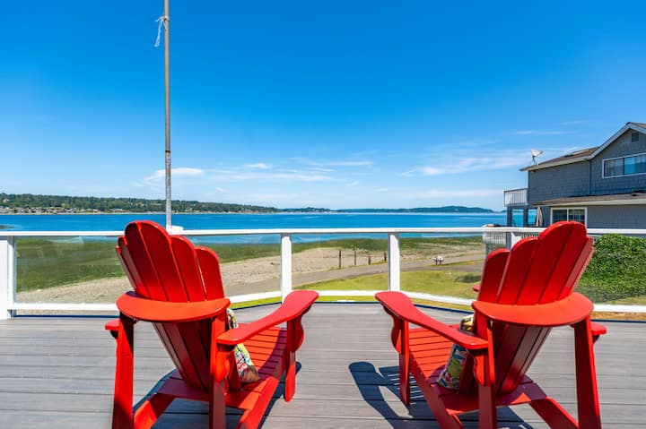 Family Beachfront Retreat - Port Orchard, WA