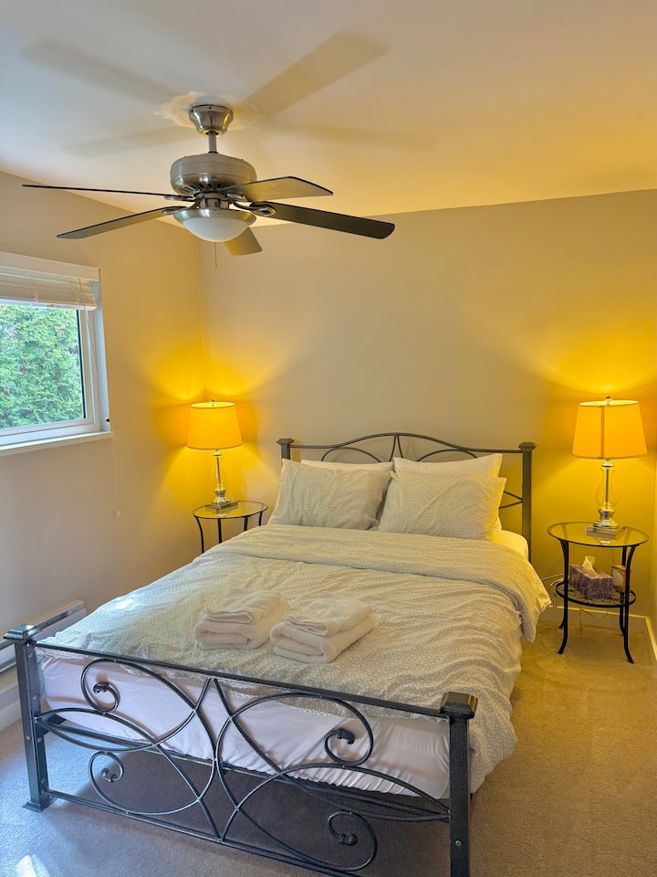 Safe, Smoke Free, Clean & Quiet Above-ground Suite - North Vancouver