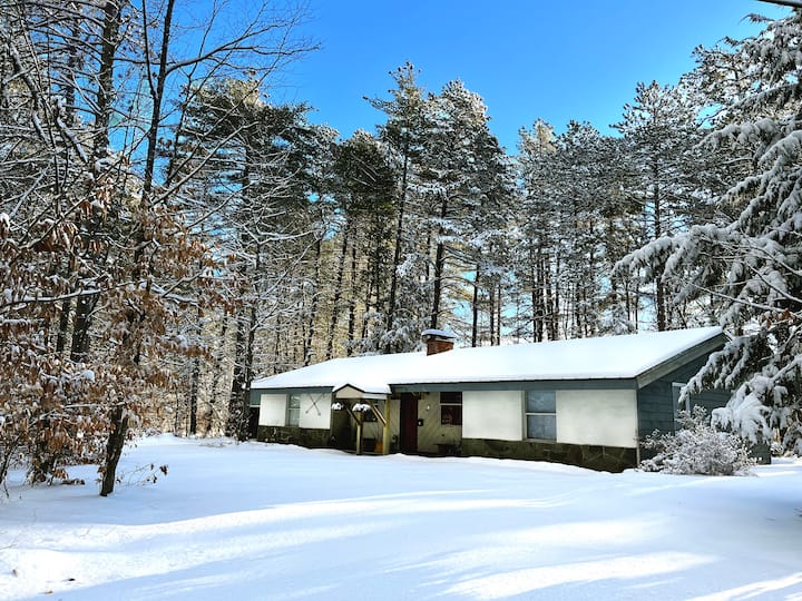 Locally Owned Pet Friendly N. Lakes One Level Home - White Lake State Park, Tamworth