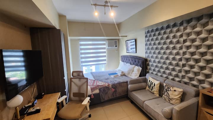 Wfh Studio Unit It Park W/ Ergo Chair! - Cebu City