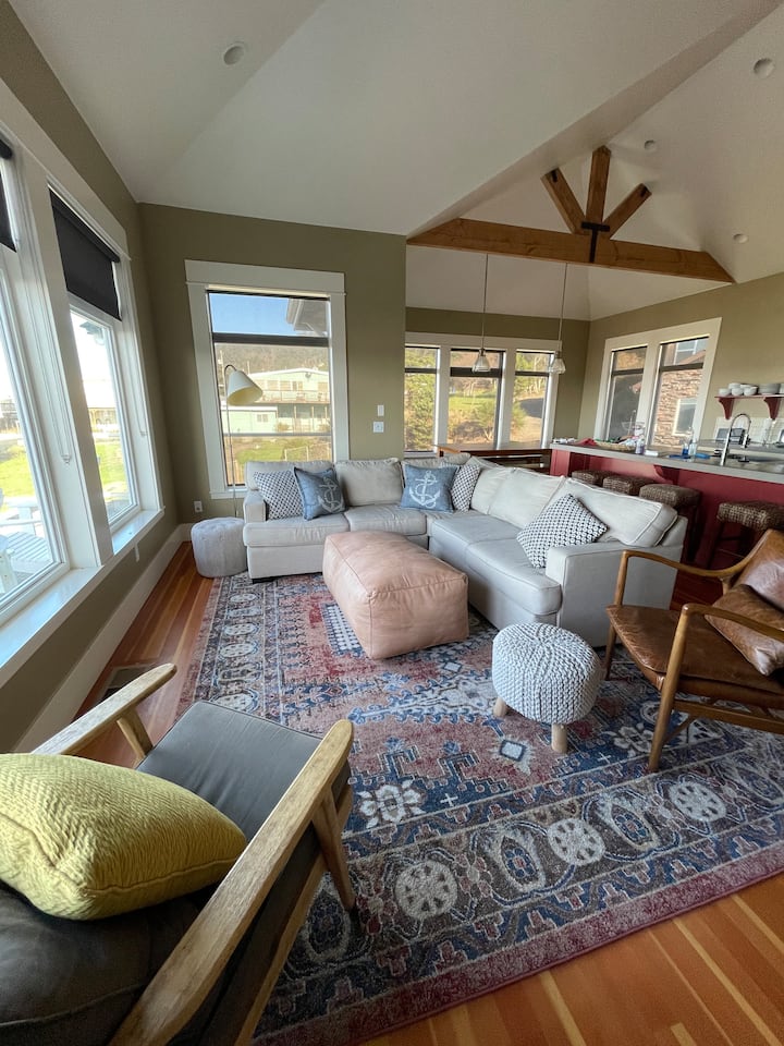 Ocean Views! Steps To The Beach! - Lincoln City, OR