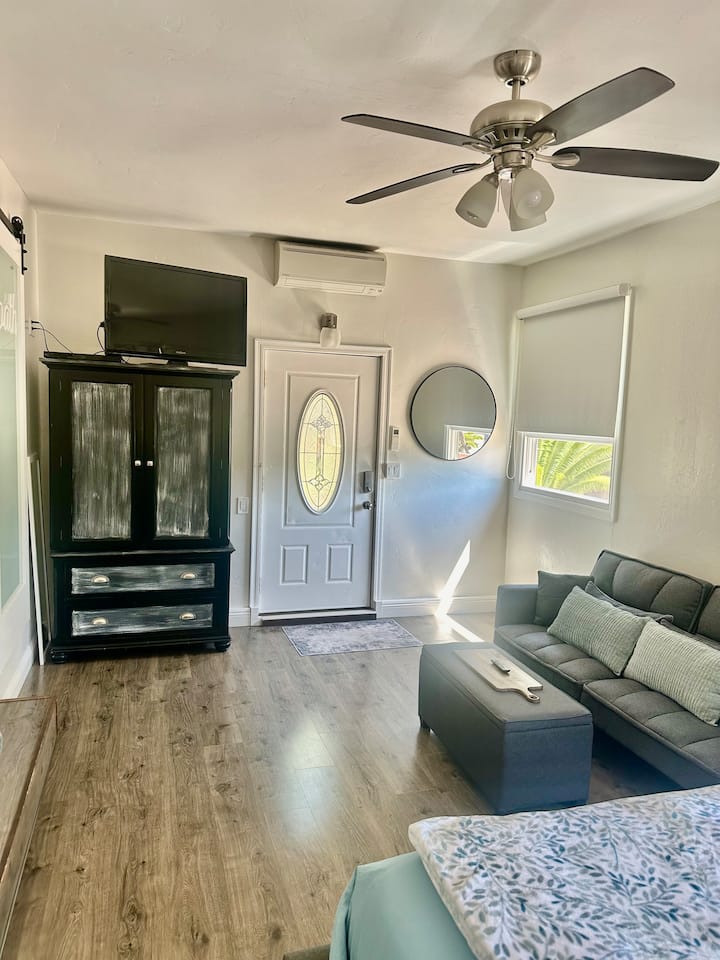 Charming And Beautiful Carlsbad Studio - Carlsbad, CA