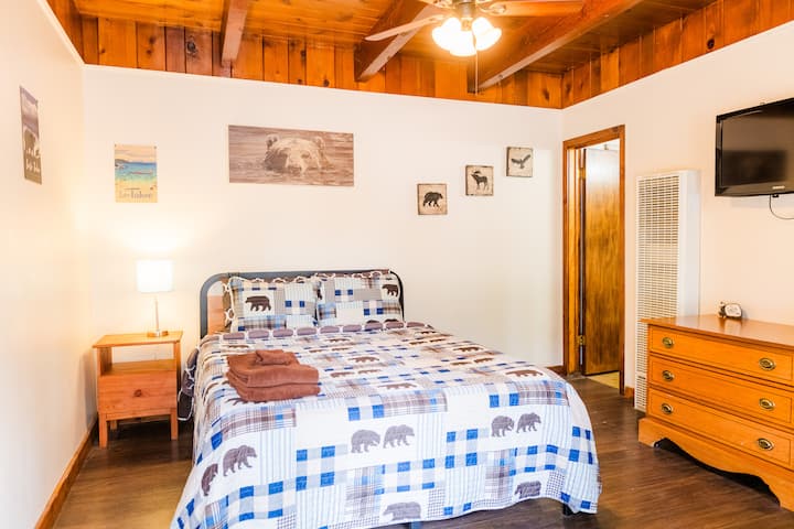 17: The Rubicon Pet Friendly Studio - Fallen Leaf Lake, CA