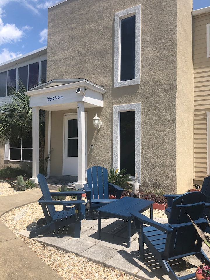 Island Breeze Walk To Beach 3/2 Sleeps 10 - Okaloosa Island, FL