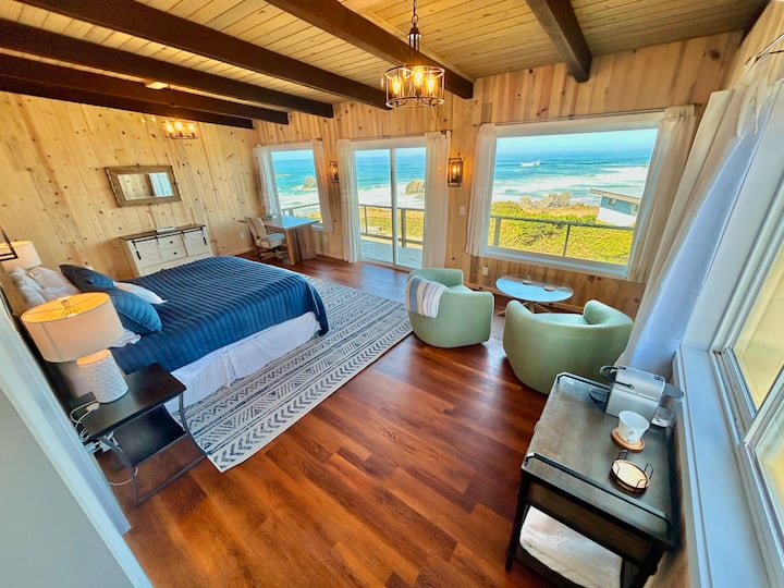 The Crow's Nest Beach Chalet - Bandon, OR