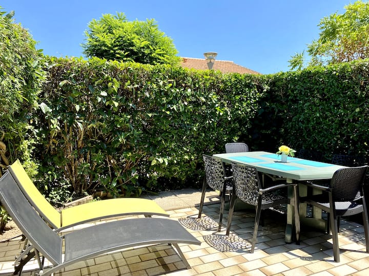 Charming Vacation Villa With Terrace & Wifi At Les Capellans - Saint-Cyprien