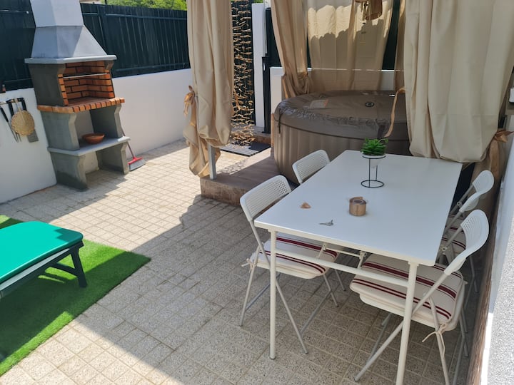 "Linda's Guest House"beach House 3min Away F.beach - Almada
