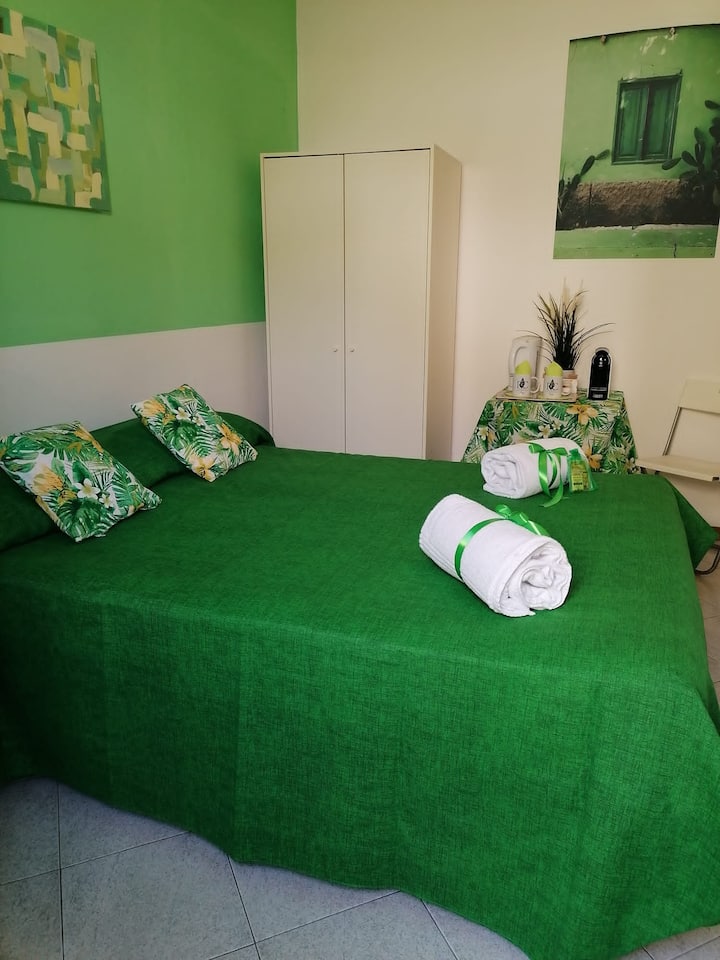 Rooms Caterina Verde - Letto Alla Francese - Viareggio