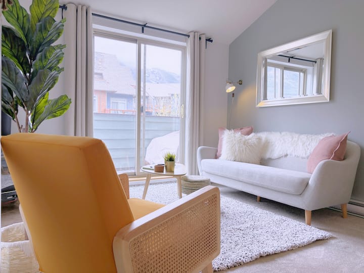 🦊Canmore Top Floor Loft-style Retreat🦊 - Alberta