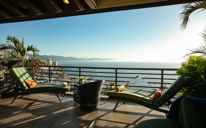 Beautiful 2 Bedroom Condo In The Heart Of Zona Romantica! 2bd Condo For Rent In - Puerto Vallarta