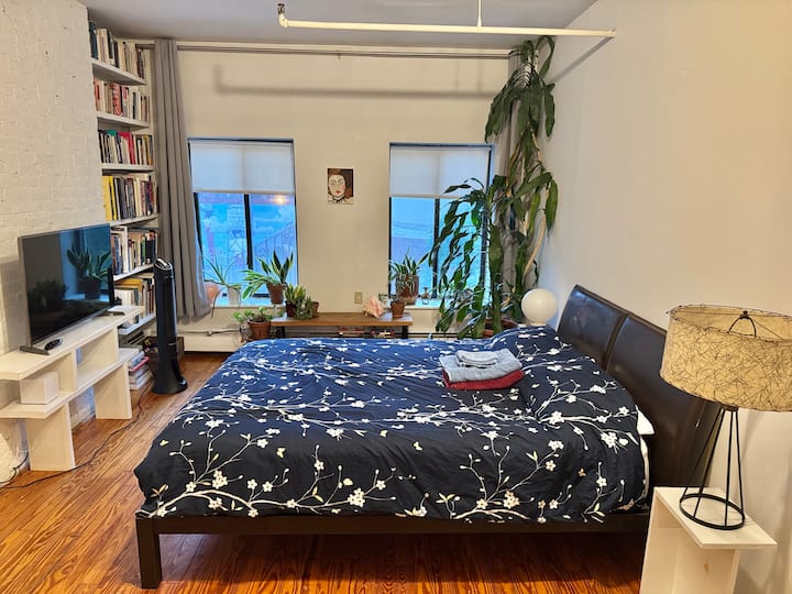 Spacious And Minimal Apt In The Heart Of Nyc - Queens, NY