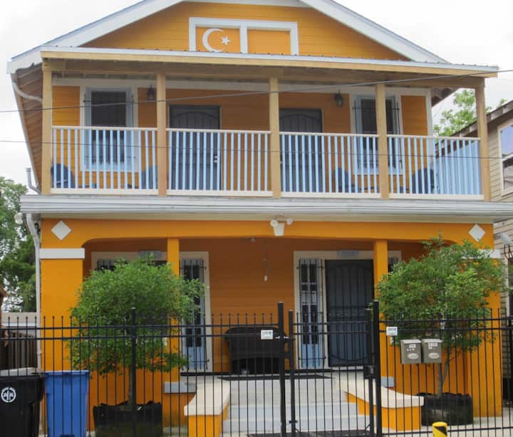 Private 3 Bed/2 Bath Home In A Central Location - New Orleans, LA