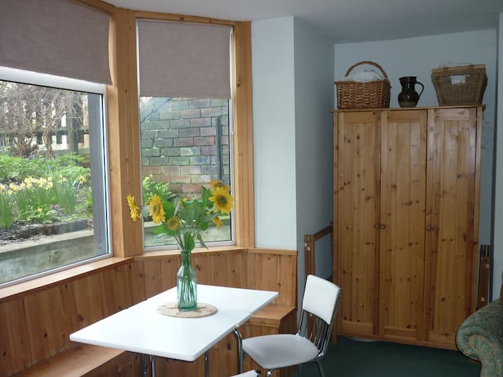 Characterful And Cosy Flat. 2 Bedrooms - Leeds