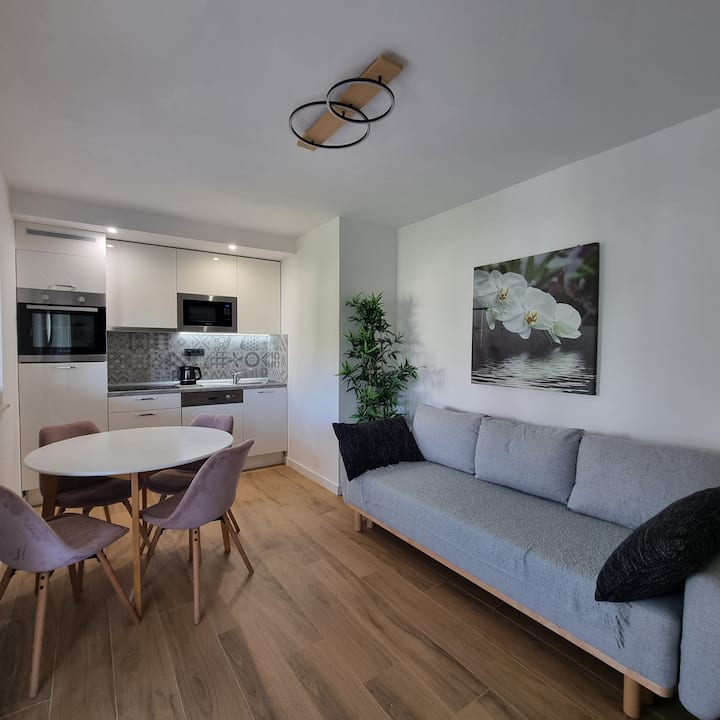 Charming Little House In Supetar - Sutivan