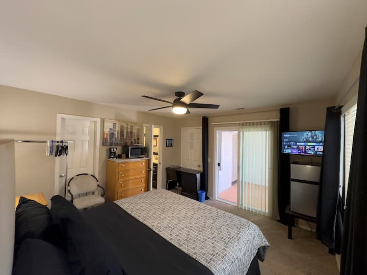 Private Room/shower/entry W Self Check-in - San Diego, CA