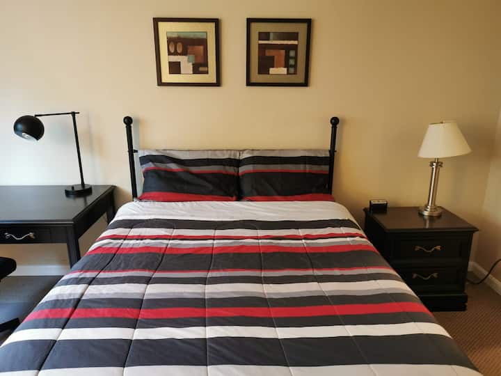 3q Bed Quiet, Comfortable, Clean Home+free Parking - Cincinnati