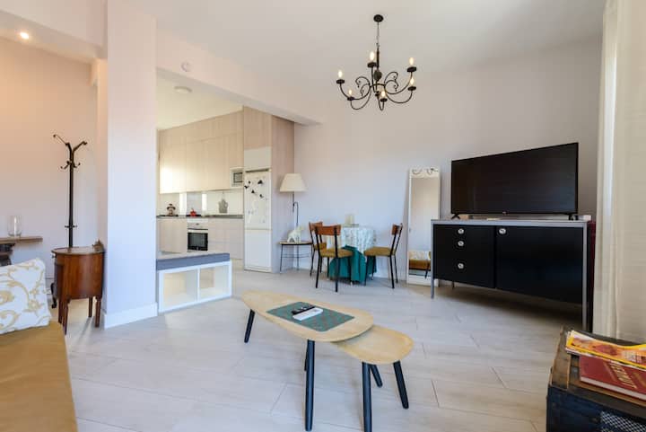 Overlooking Glorieta Sta. María De La Cabeza - San Blas