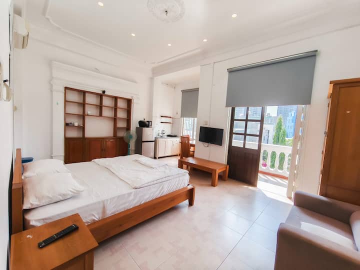 Private Room W/ Balcony, 5' To Ben Thanh Market - Ho Chi Minh