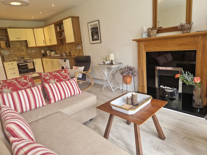 Tranquil Spacious Apartment - Westport