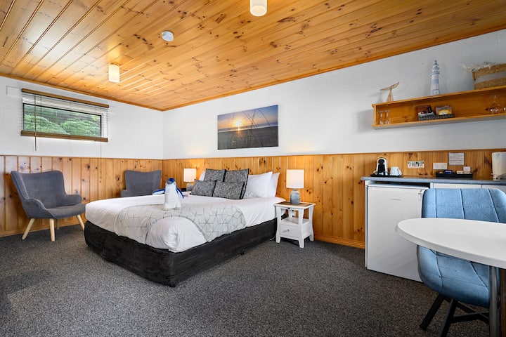 Two Bedroom Self Contained Unit With Coastal Views - Tasmania