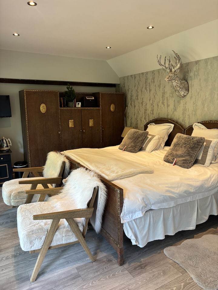 Peaceful Surrey Hills Garden Room - 쉐어