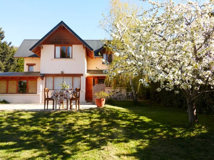 Hermosa Casa, Jardín Gran Ubicación Pet Friendly - San Carlos de Bariloche