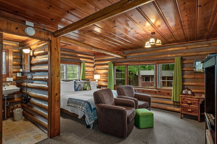 6 - Log Cabin W/ King Bed - Tall Pines Inn - Eureka Springs, AR