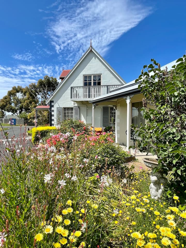 2 Bedroom Dove Cottage - Swansea
