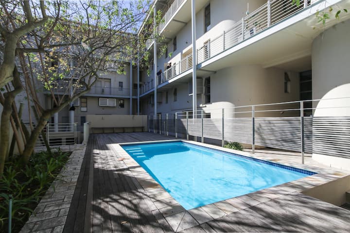 Trendy Double Volume Soho Loft In Prime Location - Cape Town