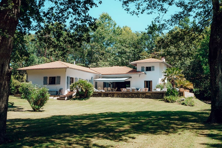 Villa Proche Biarritz Avec Piscine Chauffée - Arbonne