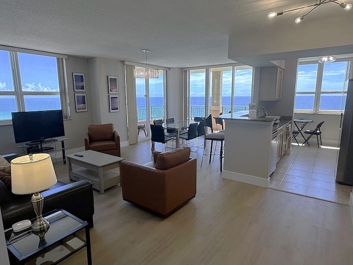 Direct Ocean Upgraded 3 Bedroom Lower Penthouse - Aventura, FL