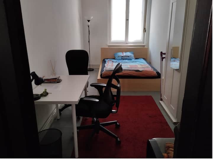 Simple Room In Old House,nice Area,well Connected - ベルリン